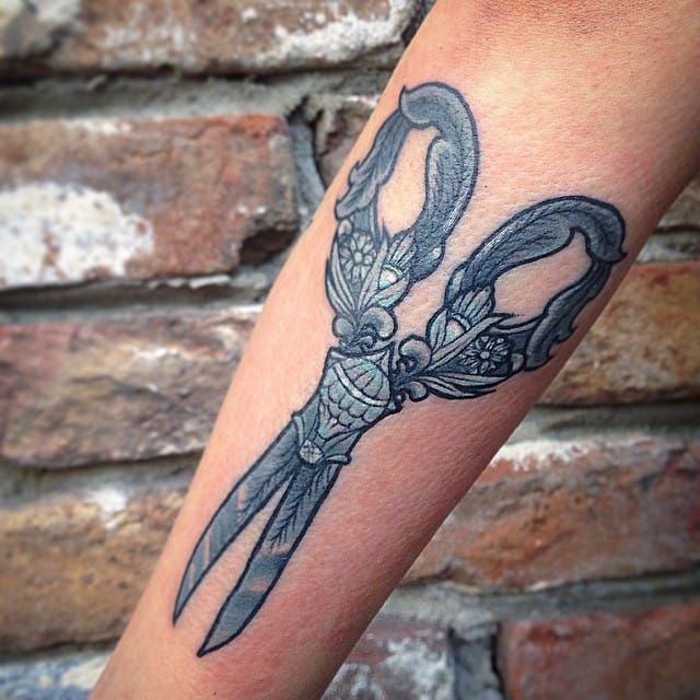 Scissors Tattoo Design