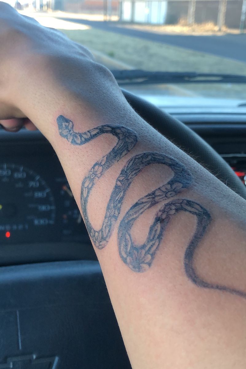 Tattoo uploaded by David Iram Reaza • Black mamba and flowers • Tattoodo