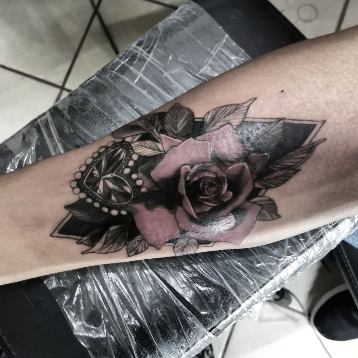 Tattoo uploaded by black tattoo • Rosa neo tradicional • Tattoodo