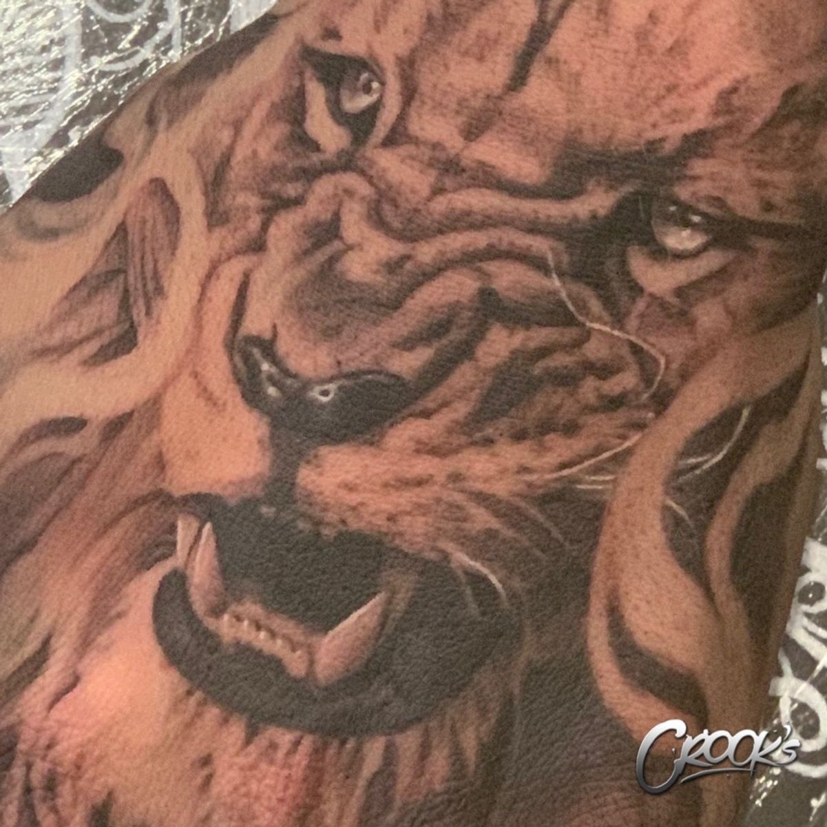 Tattoo uploaded by Crook’s Tattoo Studio • Close up 🦁 by Ché • Tattoodo