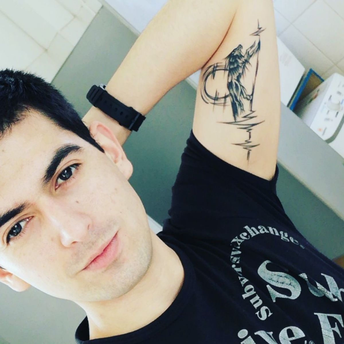 Tattoo uploaded by Bryan Flores Sabando • #wolf #moon #shadow #skin #wolftattoo #sketchstyle # ...