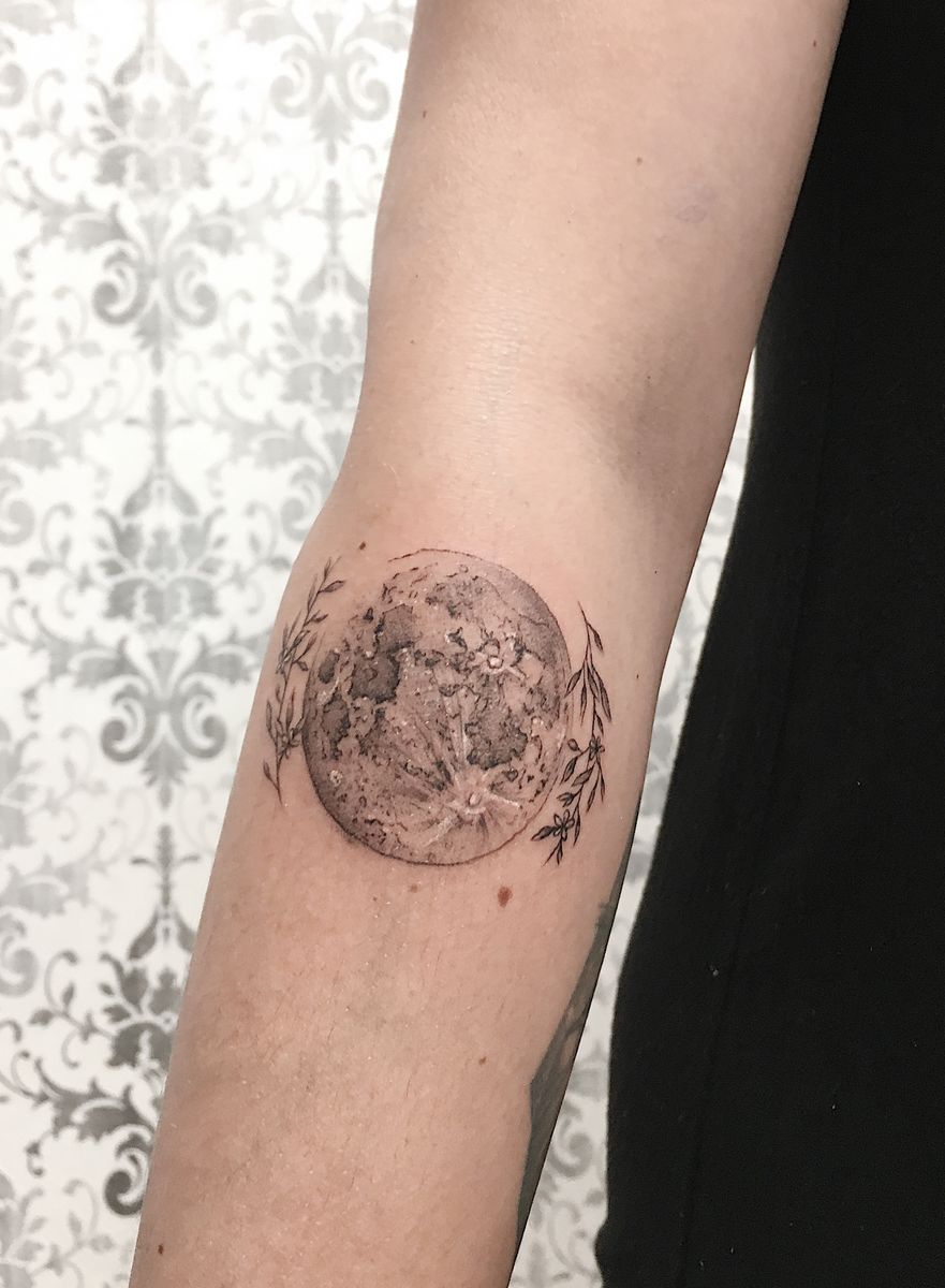 Tattoo uploaded by Alium Tattoo • · moon · • Tattoodo