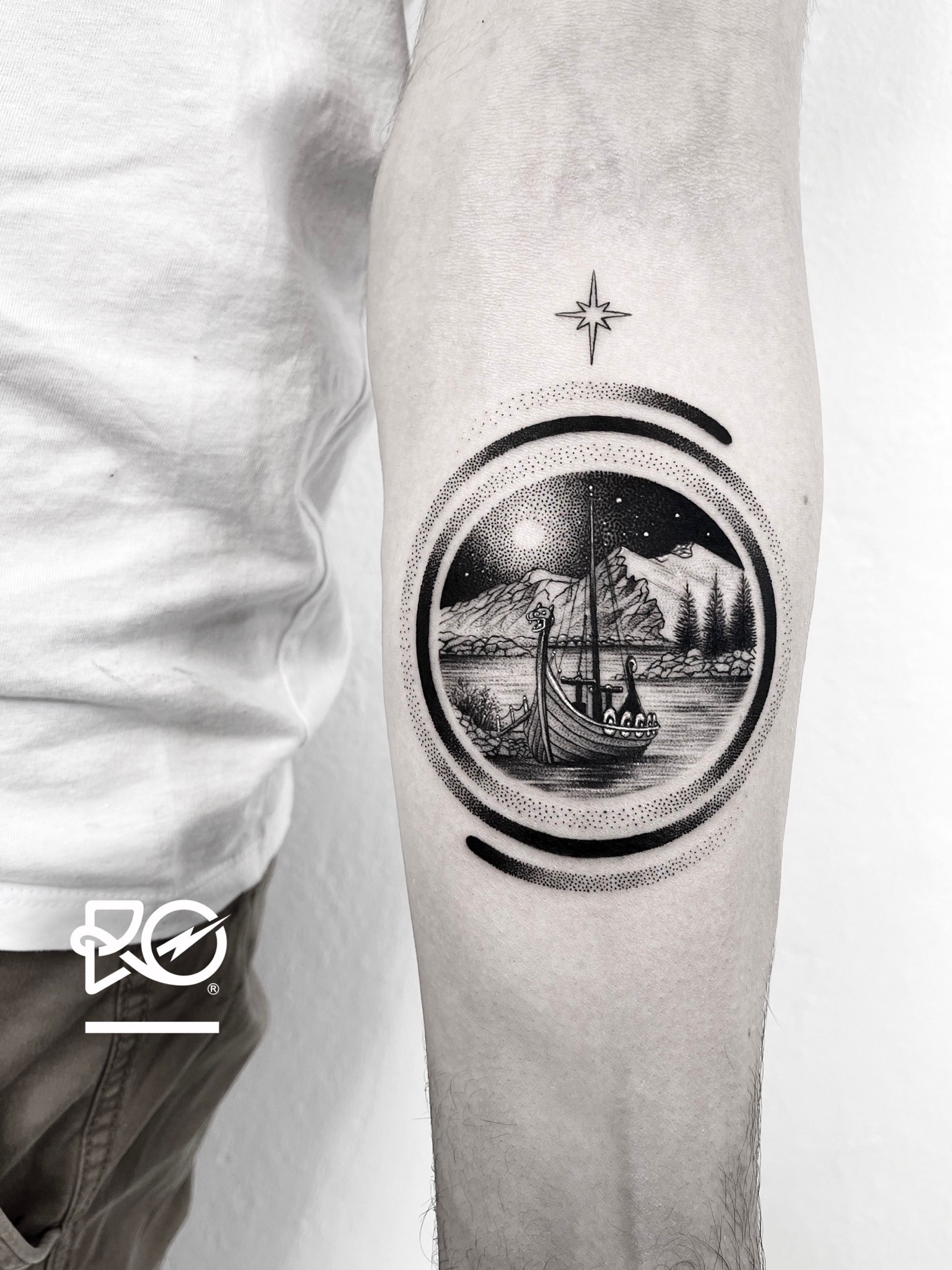Tattoo uploaded by R O* B E R T P A V E Z • Tattoodo