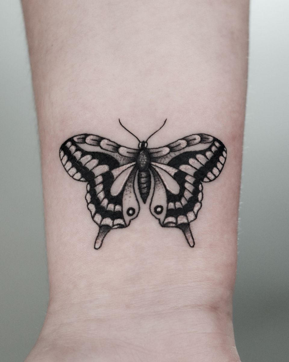 Tattoo uploaded by A Touch Of Ink • Tatuaj alb-negru pe încheietură cu ...