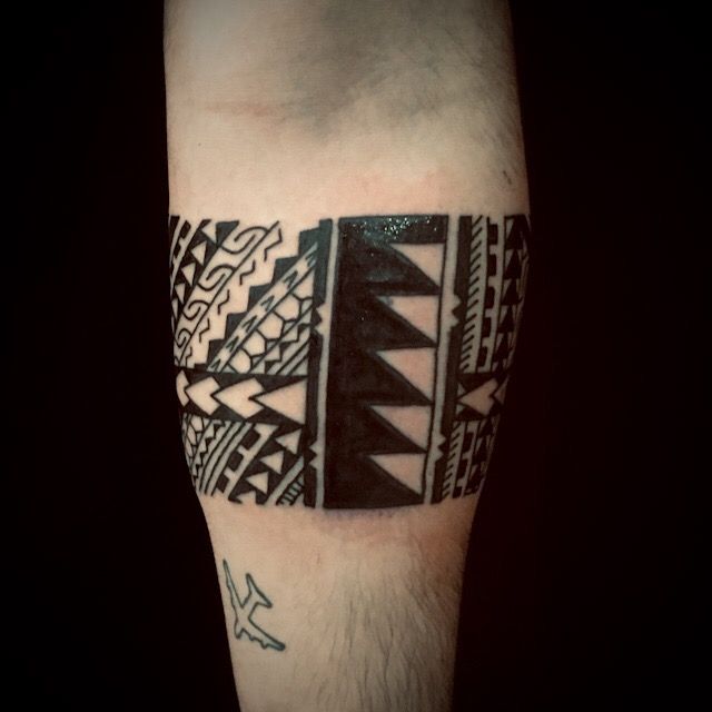Geometric Armband • Tattoodo