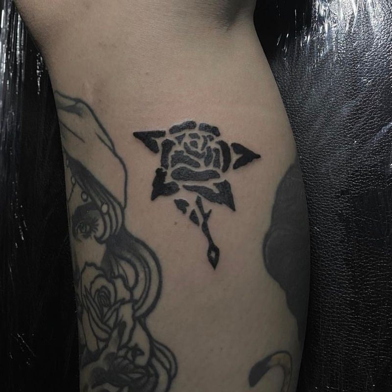 Illustrative Rose Tattoo by Charlie Macarthur • Tattoodo