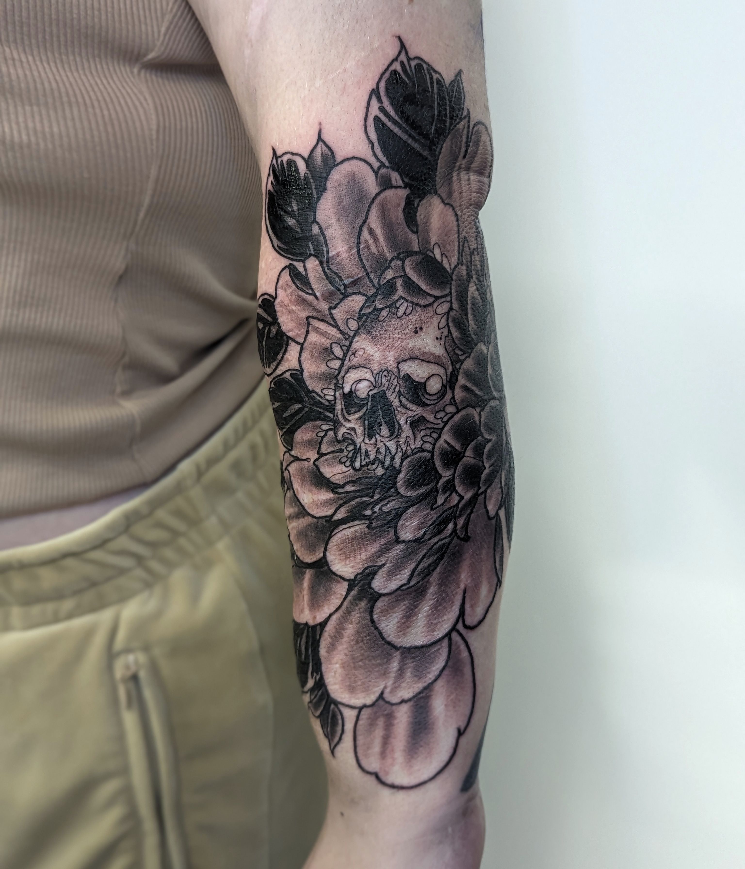 Illustrative Chrysanthemum Skull Tattoo • Tattoodo