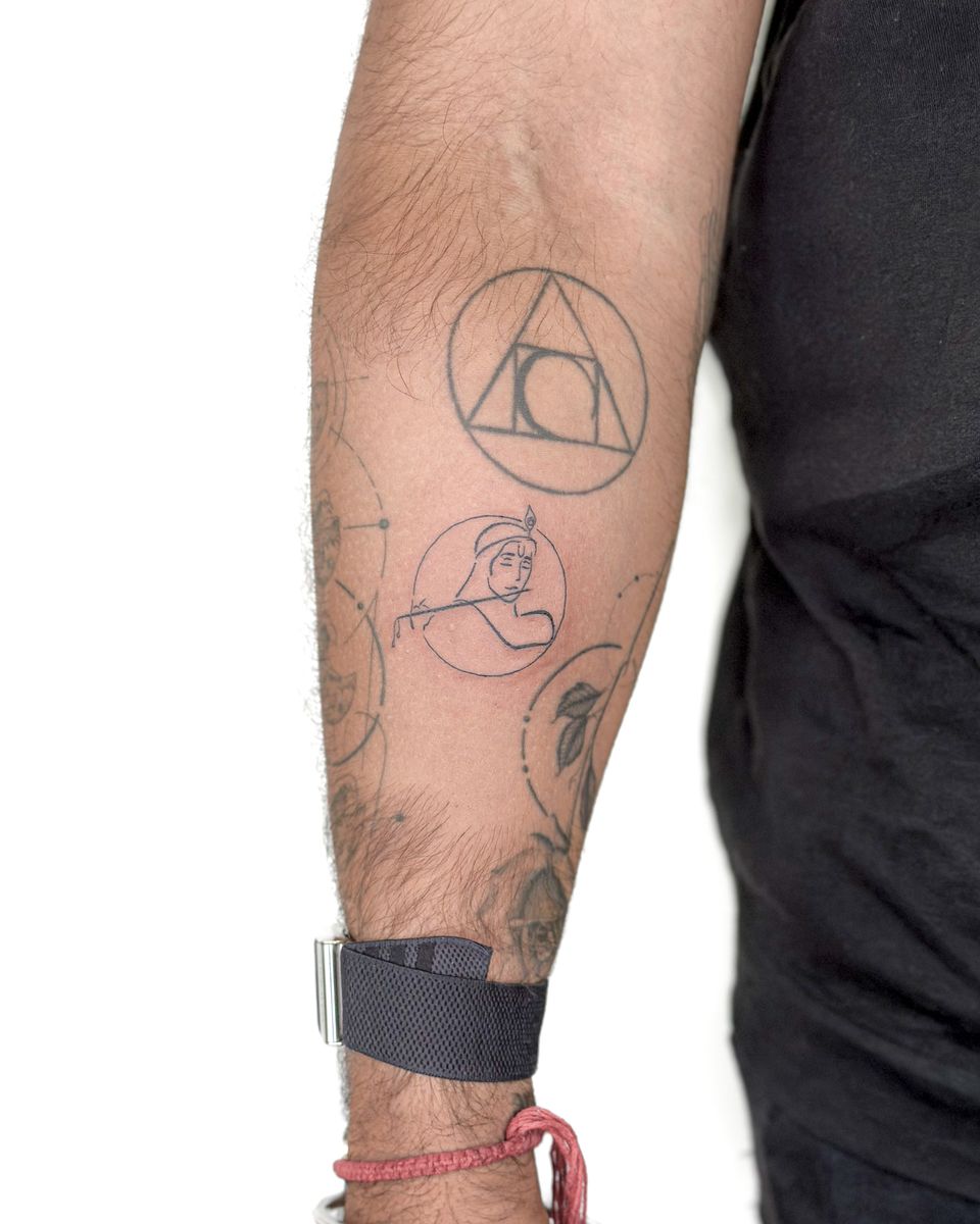 Fine Line Pied Piper Tattoo • Tattoo uploaded by Bradley Mollett • Tattoodo