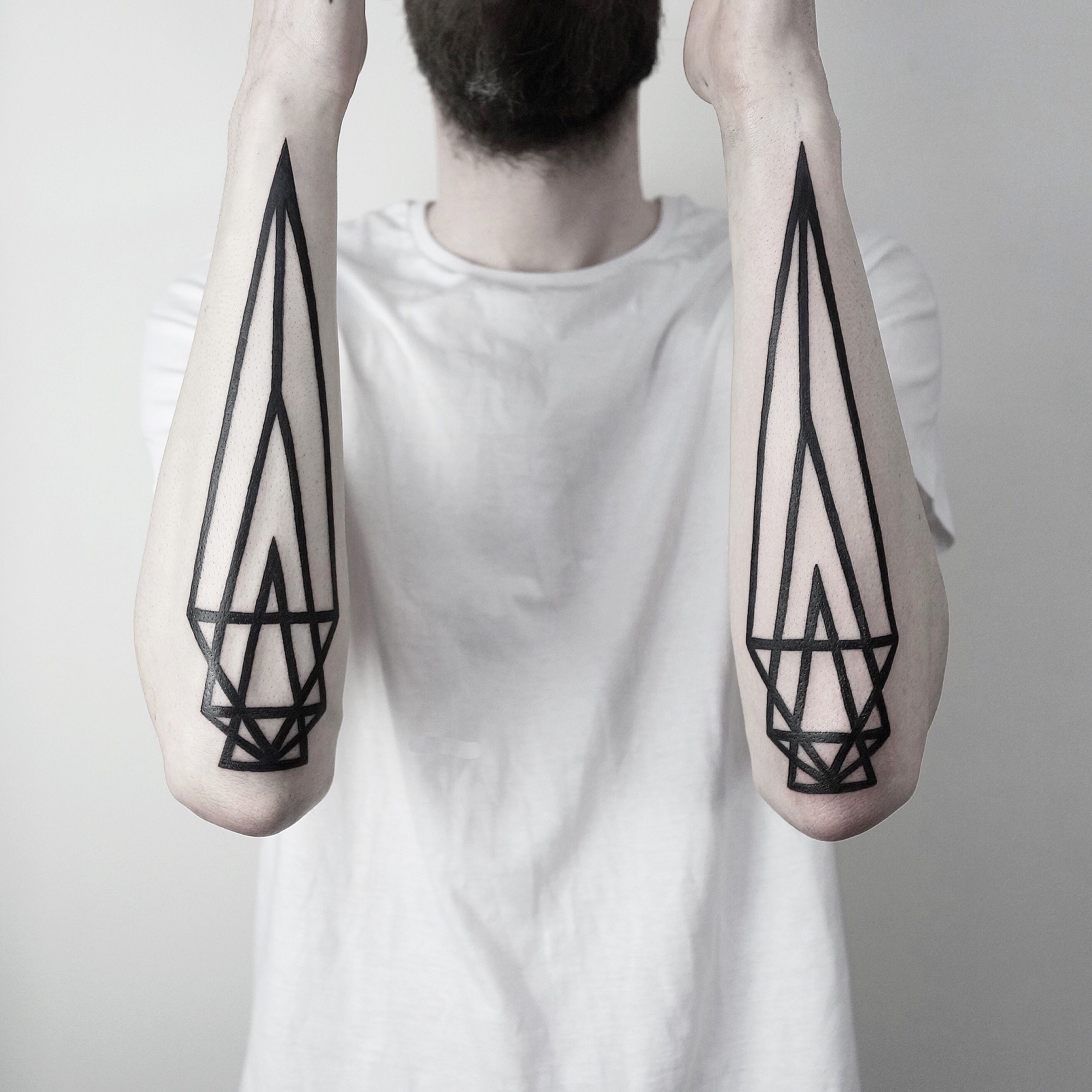 Geometric flash • Tattoodo
