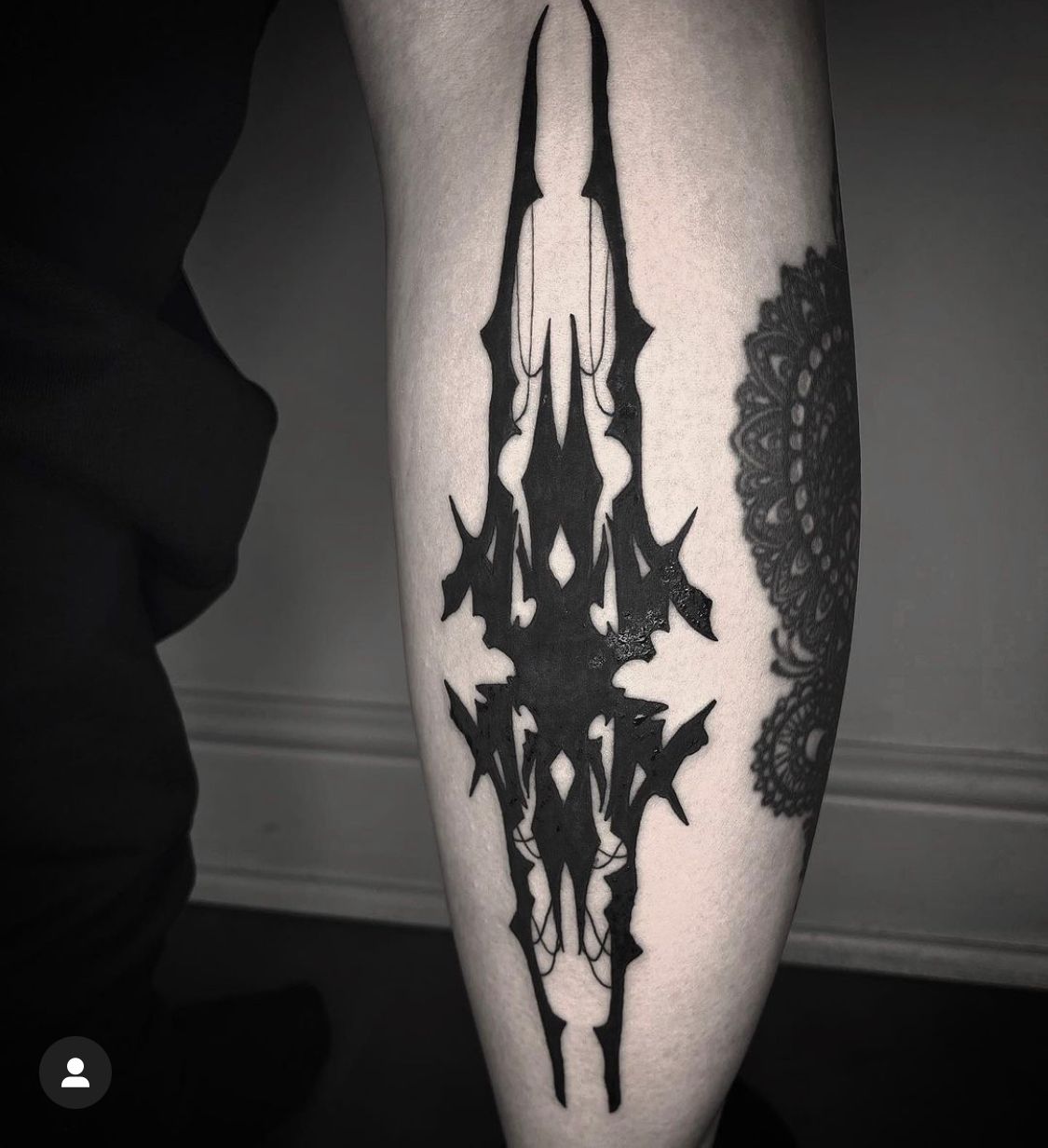 Abstract Blackwork Tattoo by Lisa Bortoluzzi • Tattoodo