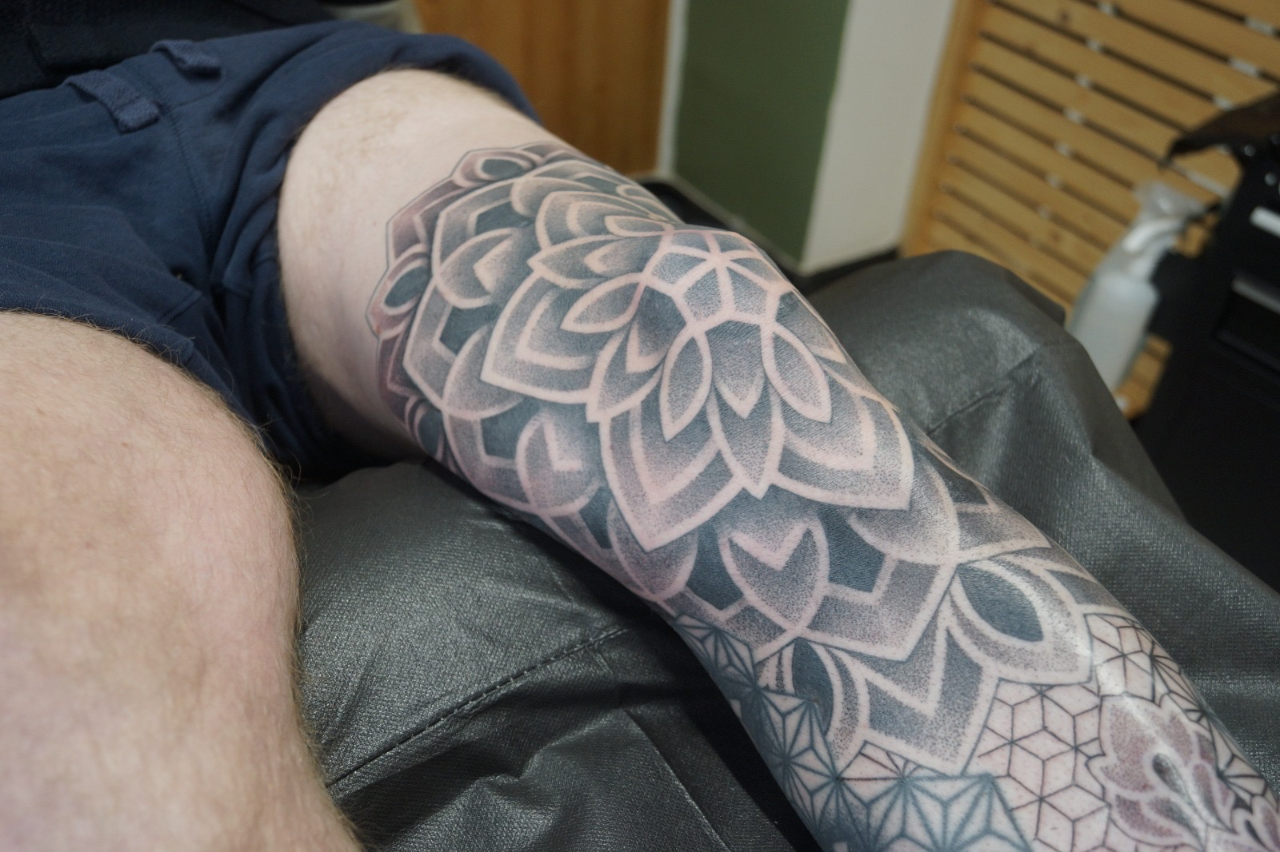 Geometric Knee Cap • Tattoodo