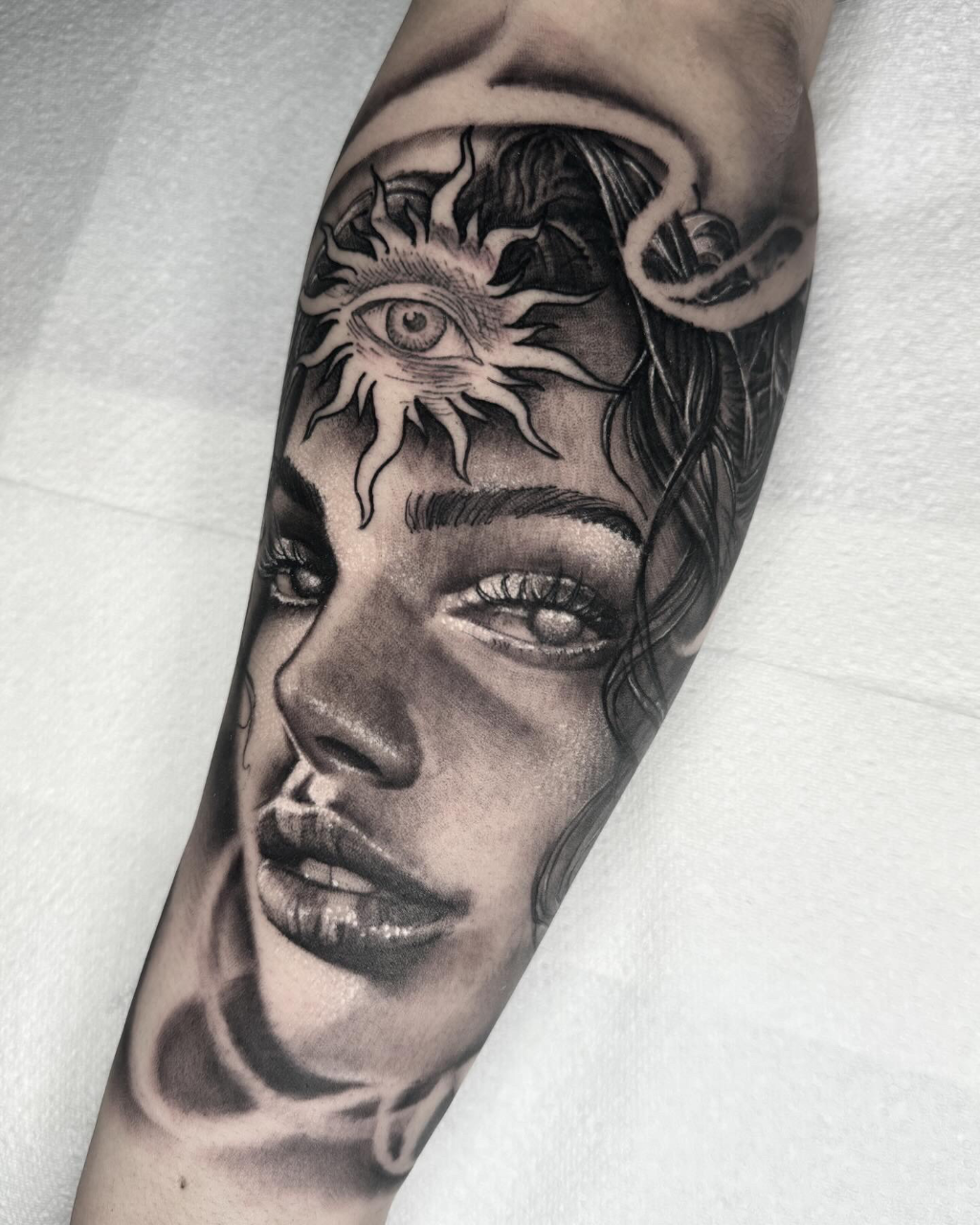 Woman with Eye • Tattoodo
