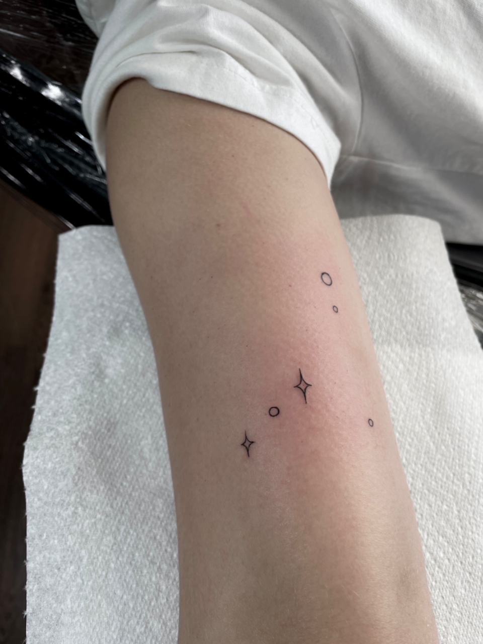 Minimal Star Fine Line Tattoo by Marc ‘Cappi’ Caplen • Tattoodo