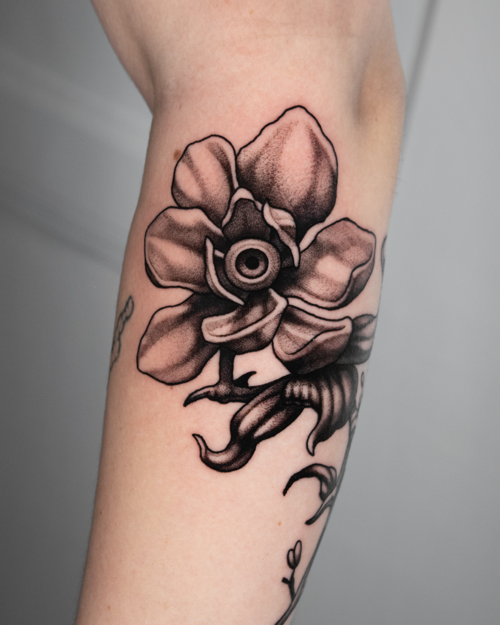 Flower with Eye Tattoo • Tattoodo