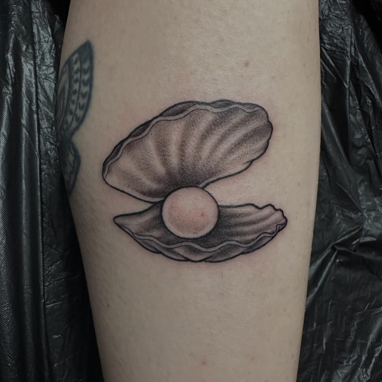 Clam and Pearl • Tattoodo