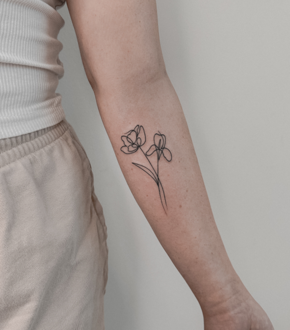 Single Line Floral Beauty • Tattoodo