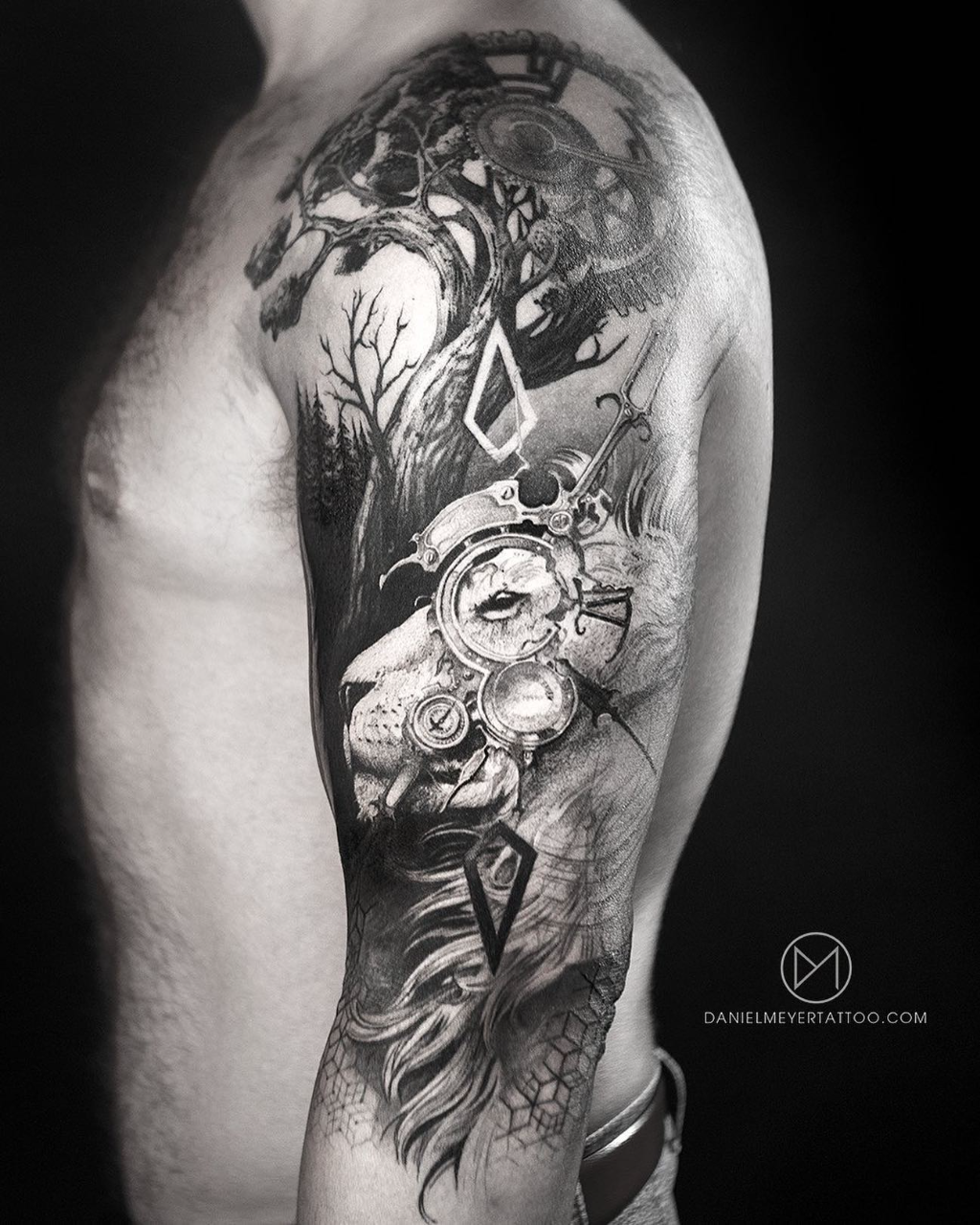 Lion with Clockwork Crown • Tattoodo