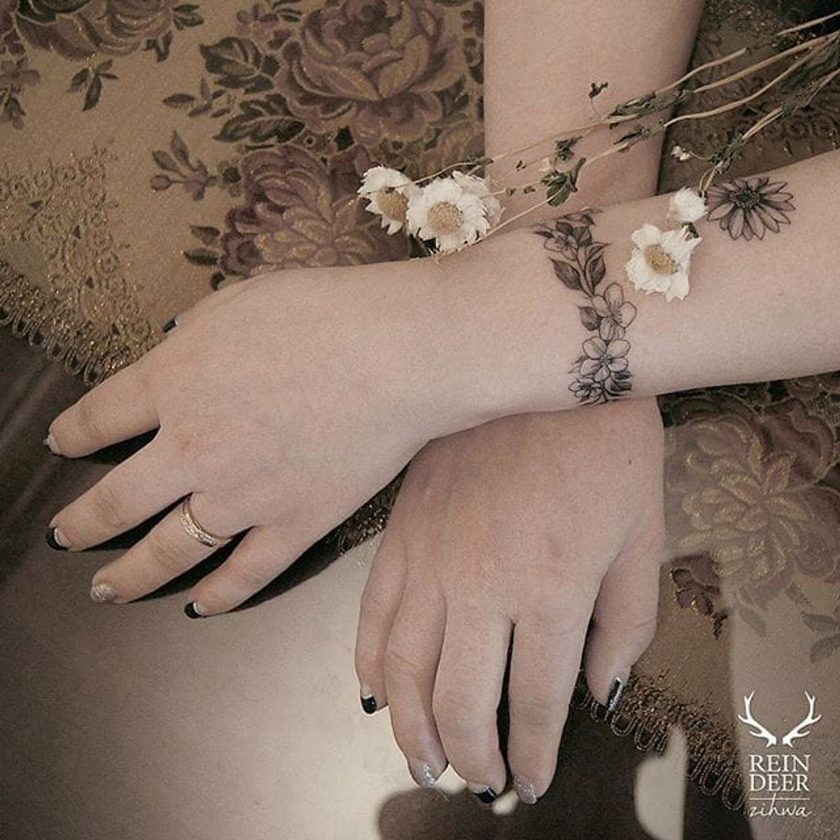 Tattoo uploaded by Xavier • Floral bracelet tattoo by Zihwa. #Zihwa # ...