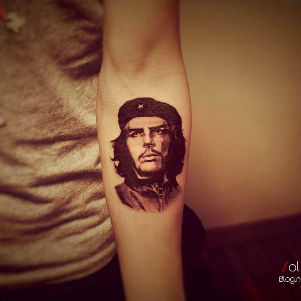 Tattoo uploaded by Lisa Petersen • Gorgeous Che Guevara portrait tattoo ...