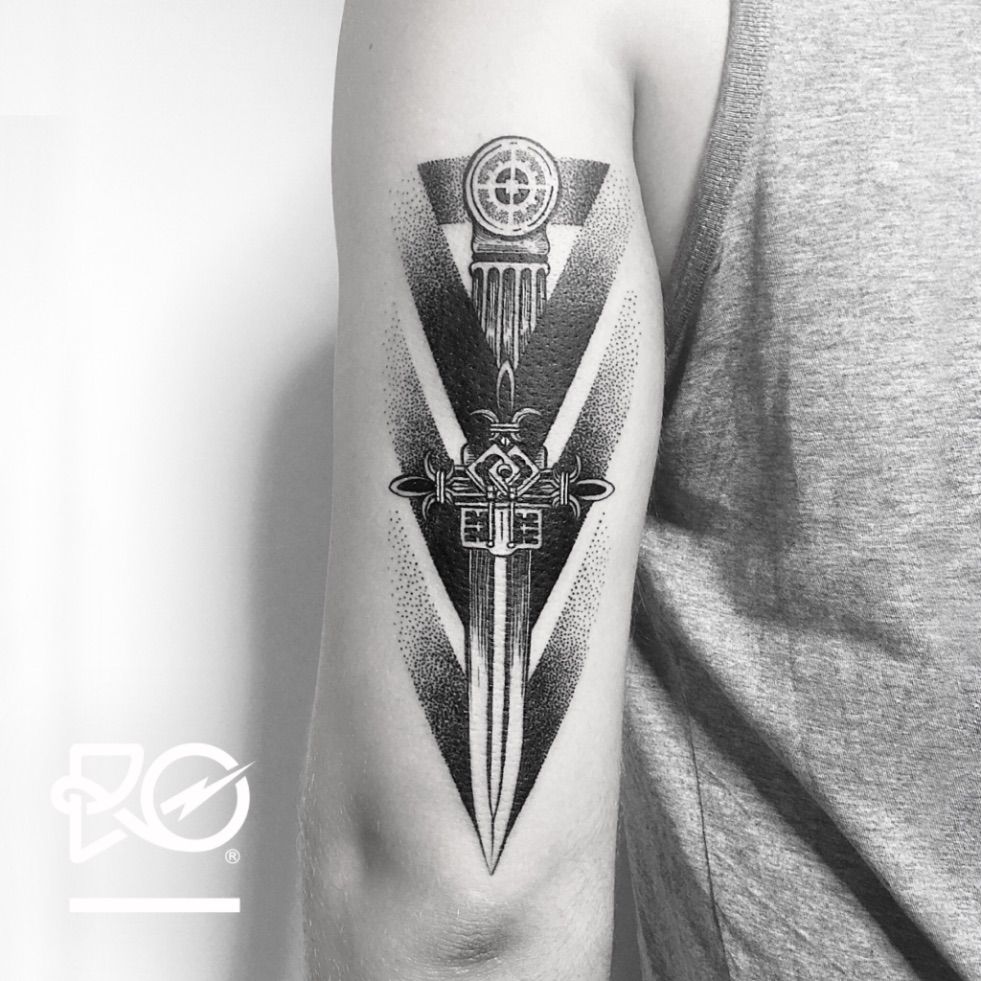 Tattoo uploaded by R O* B E R T P A V E Z • Tattoodo
