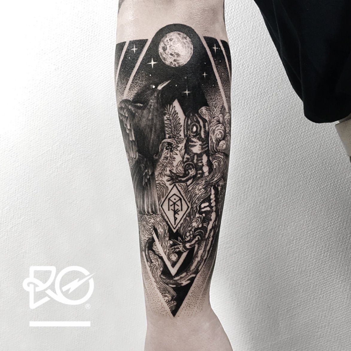 Tattoo uploaded by R O* B E R T P A V E Z • Tattoodo