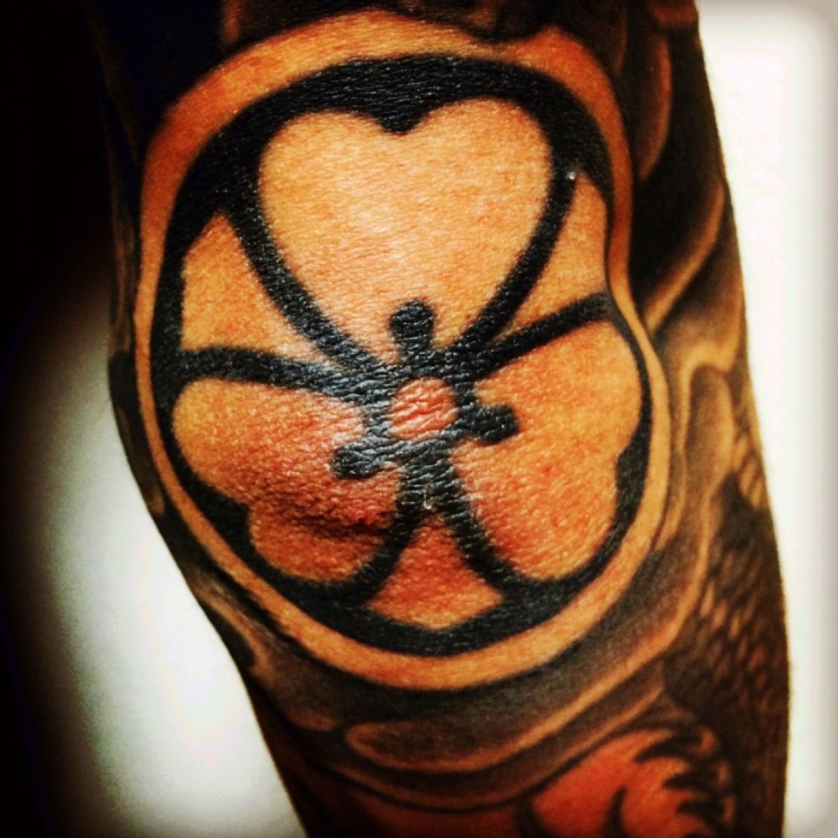 Tattoo uploaded by ☆kenichi☆ • 家紋‼︎剣片喰‼︎ kamon＝kenkatabami • Tattoodo