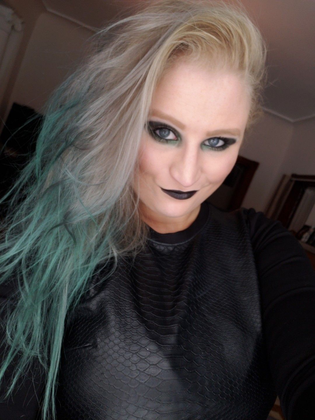 Kim Soles's Instagram, Twitter & Facebook on IDCrawl